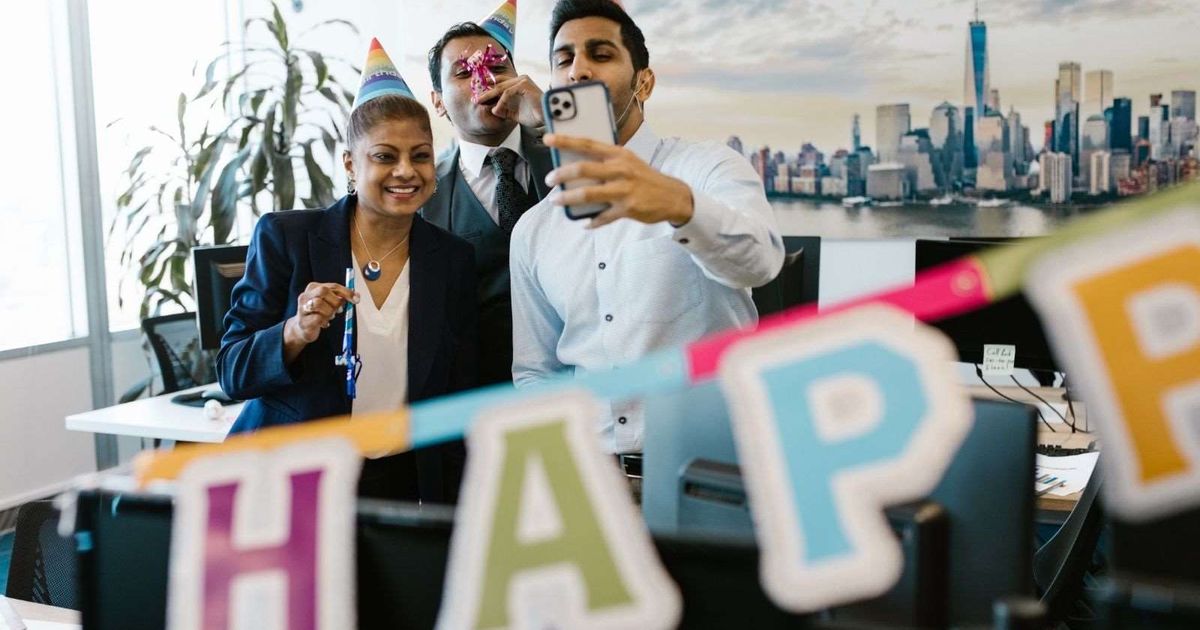 20 Ideas For Celebrating Employee Birthdays - Unrubble | Unrubble Blog